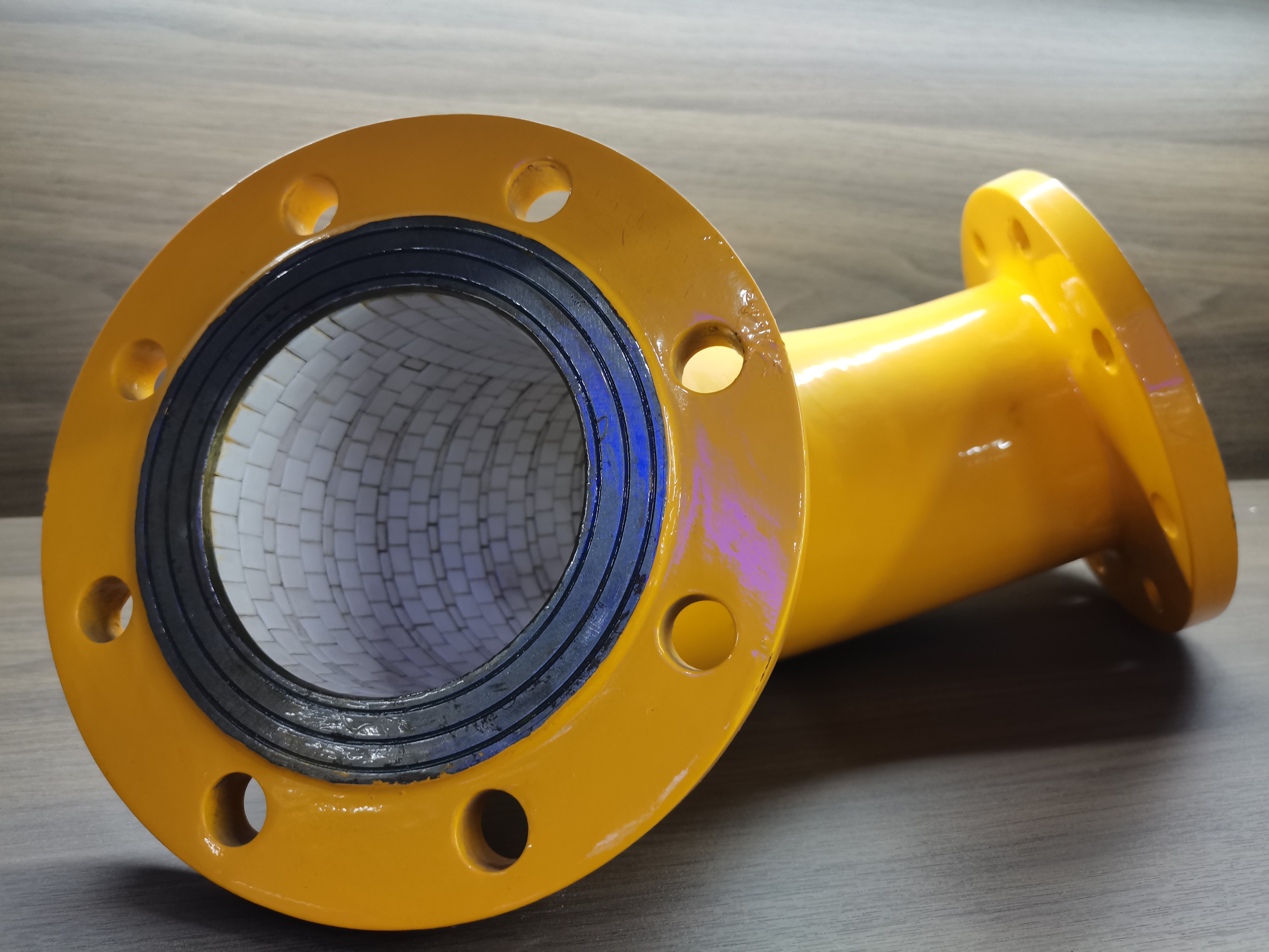 Silicon carbide lining for pipelines