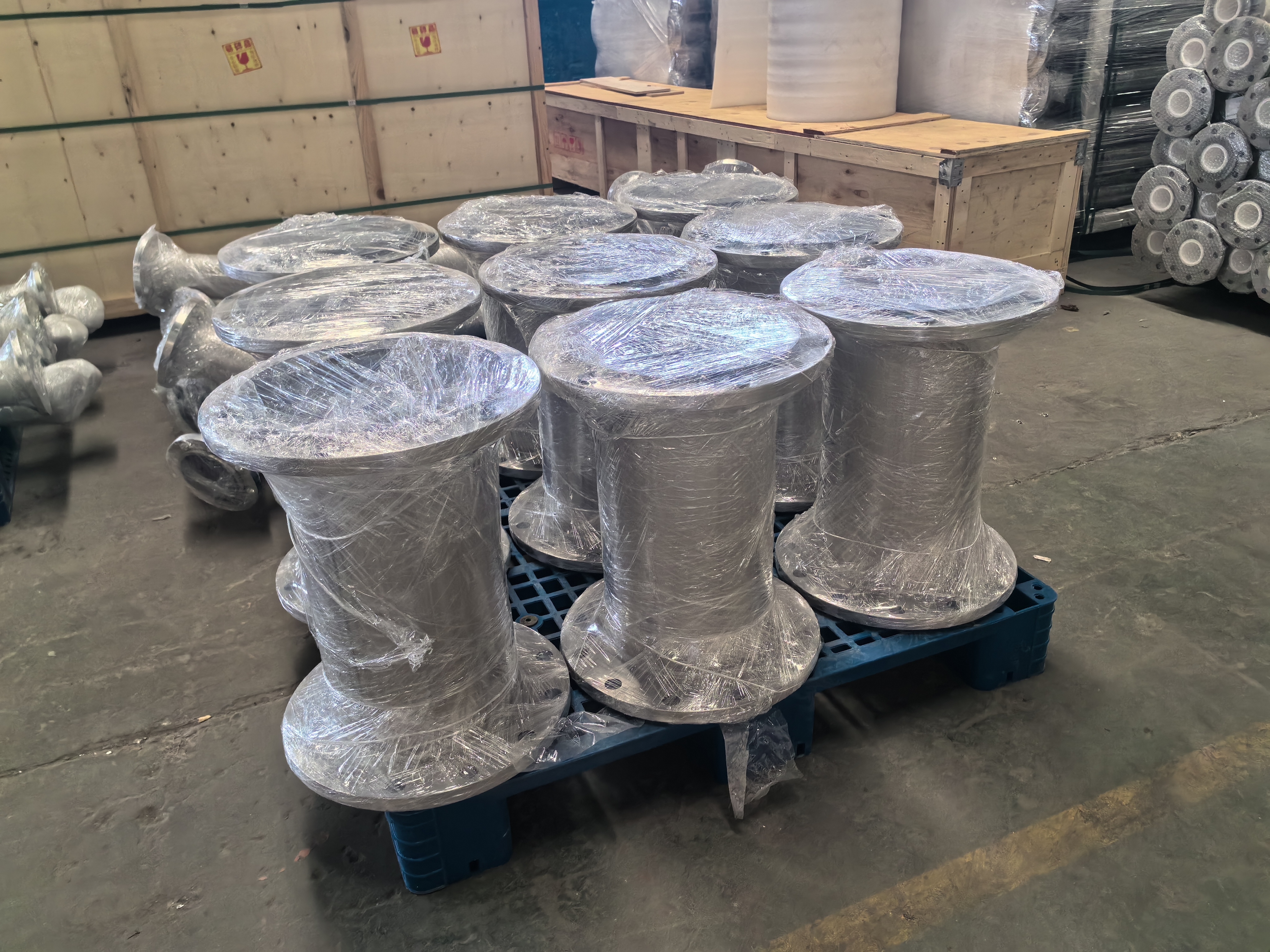 Stainless steel pipe with ceramic lining