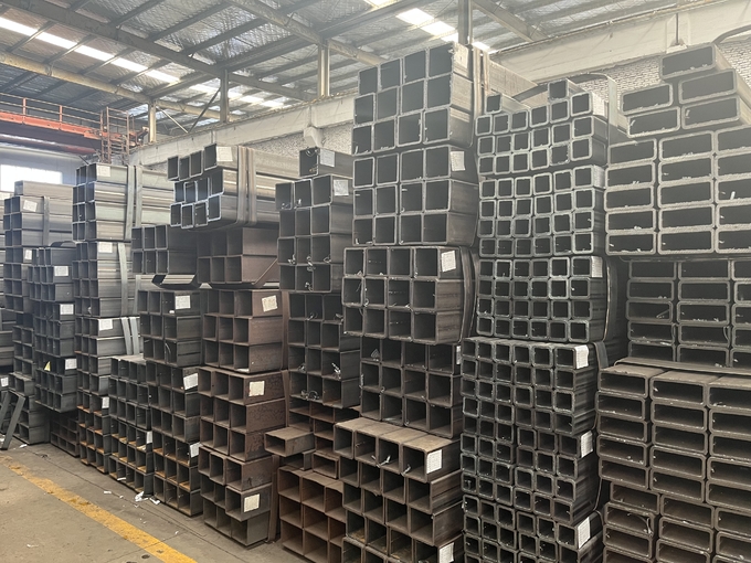 Q345 Welded Seamless Mild Carbon Steel Pipe/Black ERW Square Steel Pipe /Rectangular Steel Tube 0