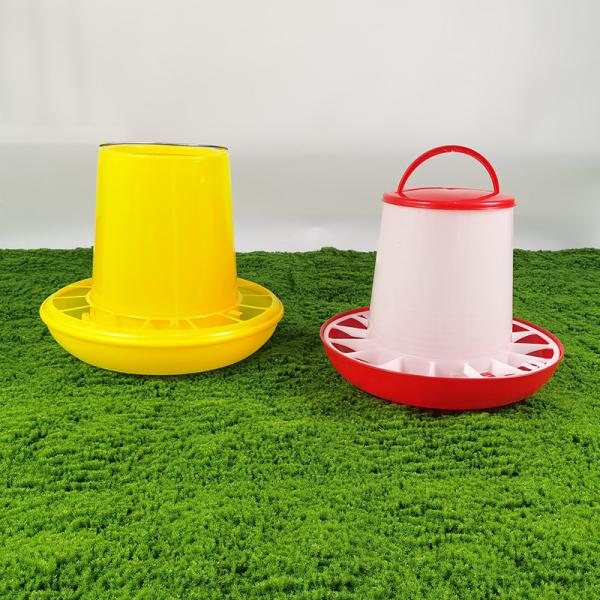 Quality Modern Poultry Feeder With Stylish Plastic Accessories Perfect For Chickens Ducks Geese Turkeys for sale