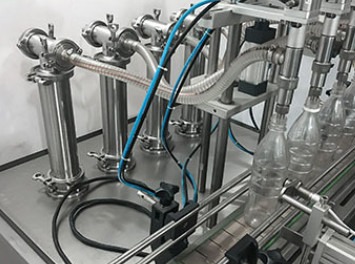 Quality Four Nozzles Automatic Liquid Filling Machine , Automatic Bottle Filling Machine for sale