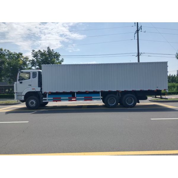Quality HOWO-NX Box Cargo Truck 371HP for sale
