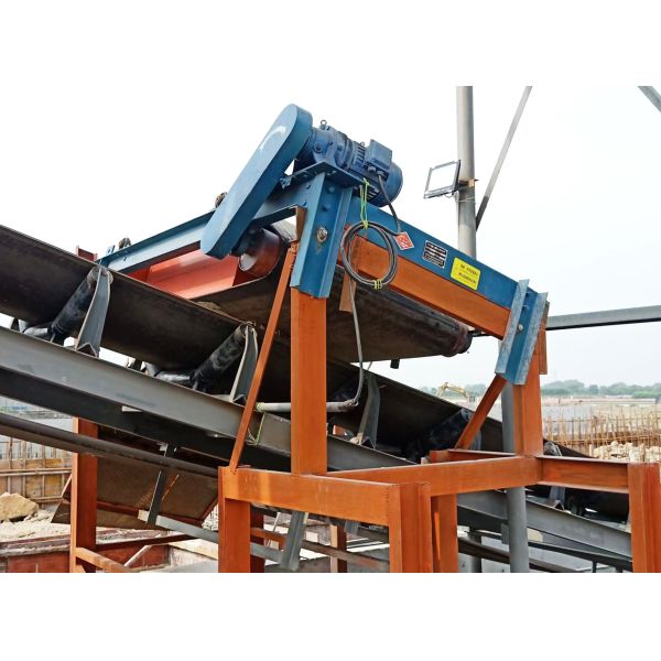 Quality Self Unloading Permanent Magnetic Iron Remover 300mm  For Industrial Conveyor Systems for sale