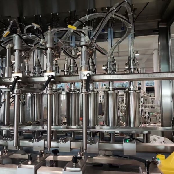 Quality Factory Made 1-5L Detergent Liquid Filling Machine With Capping and Lableling for sale