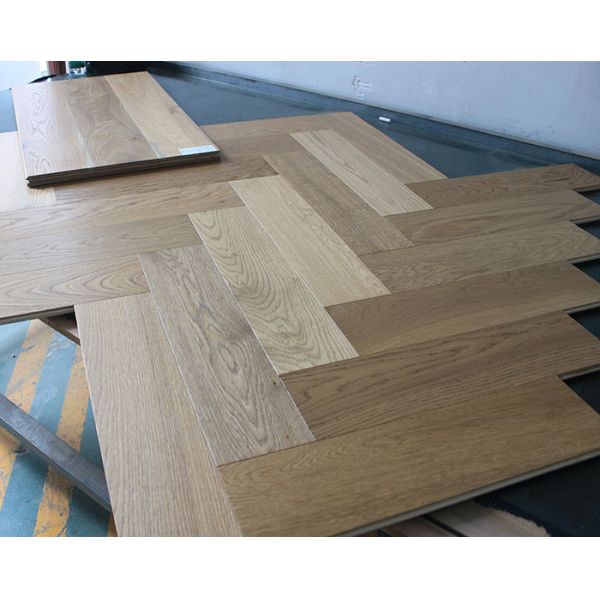 Quality Prime Oak Herringbone Parquet Flooring Smoked Customized Color for sale