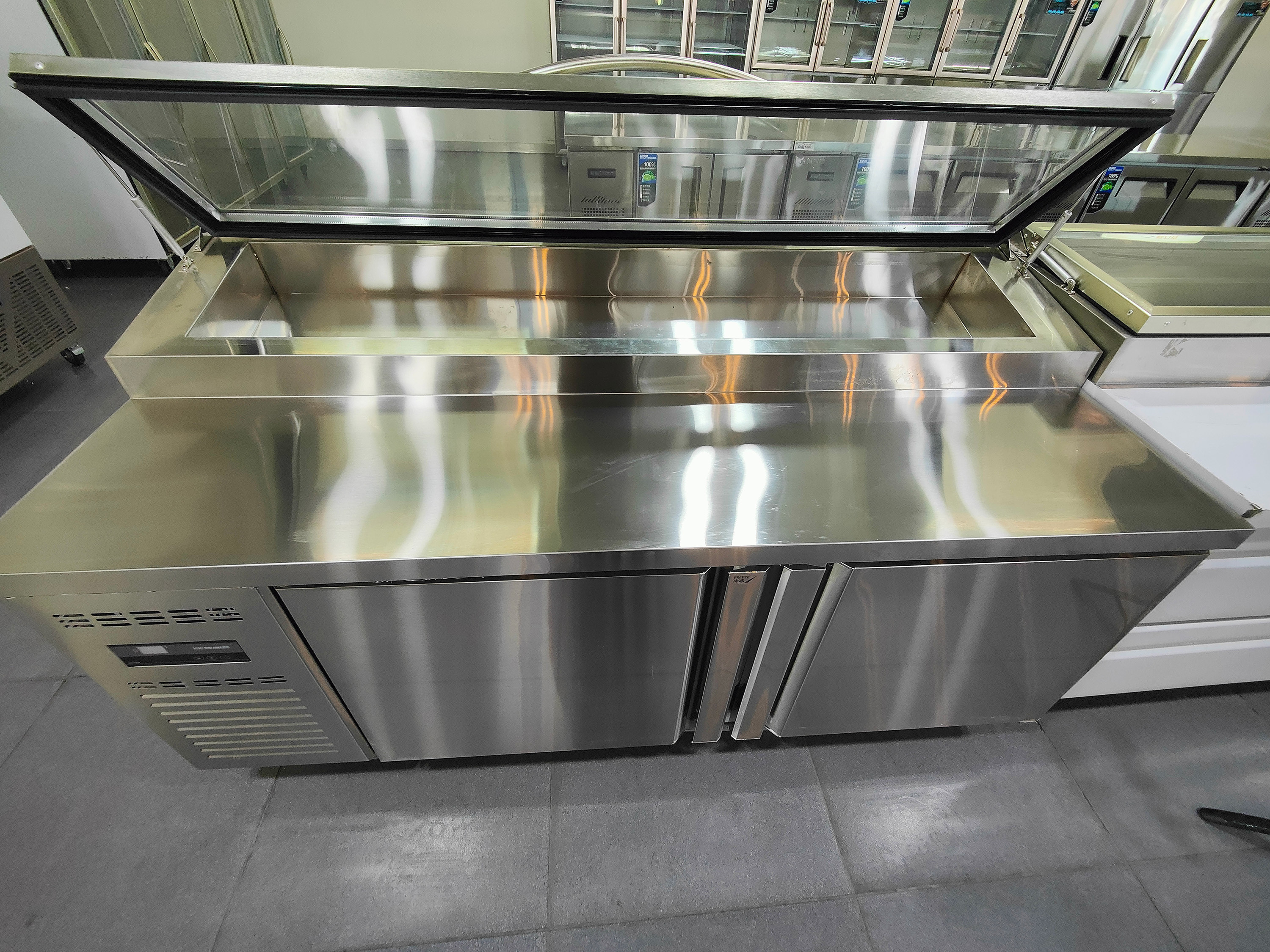 Quality 2 Doors Desktop Salad Bar Refrigerator with Double-temperature 2~8℃/-6~-15℃ for sale