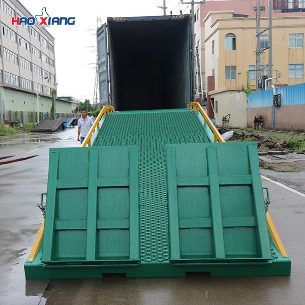 Quality 15T Temporary Loading Dock Trucks Mobile Container Loading Ramp for sale