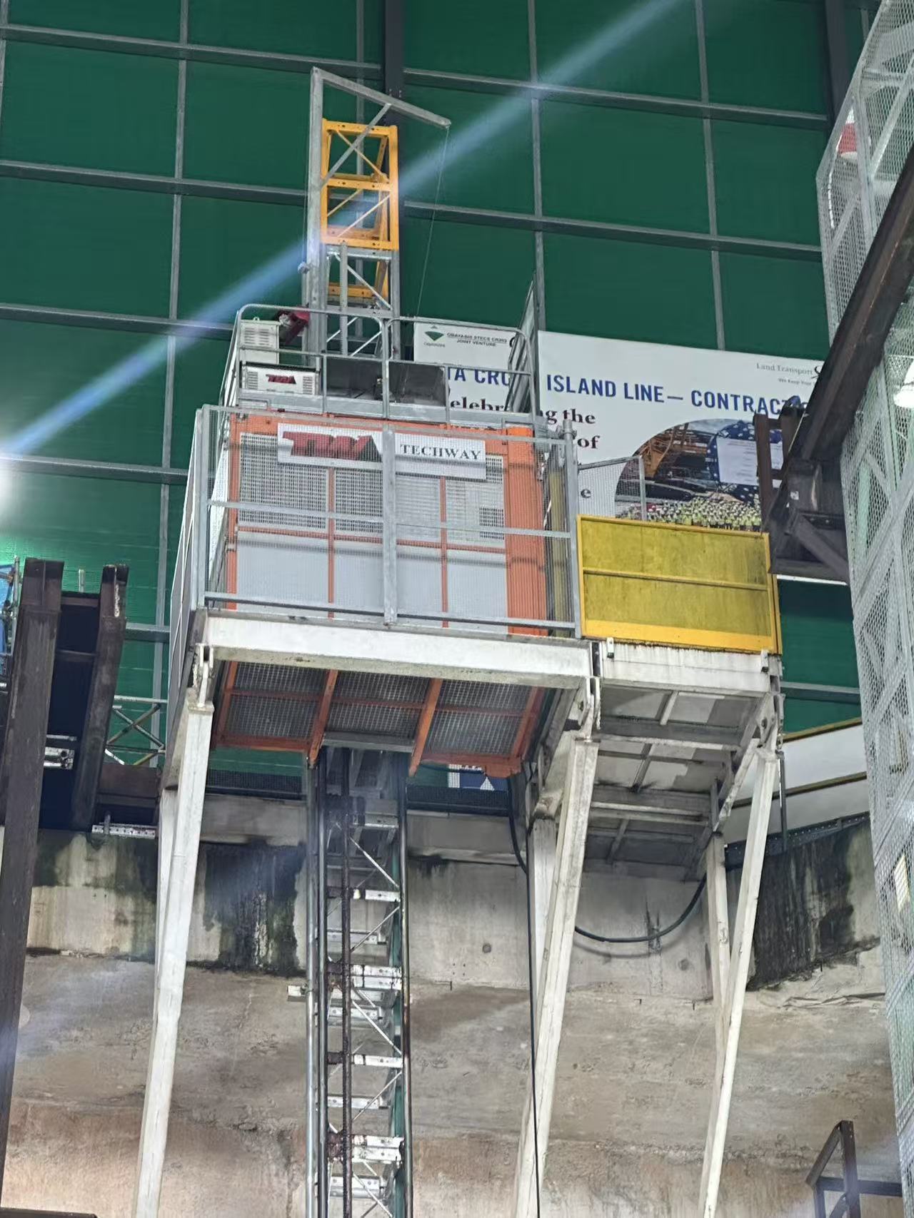 Quality Reverse type building hoist Q345B Steel 1000kg Material Rack And Pinion Hoist Lift For Tunnel for sale