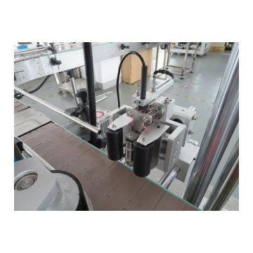 Quality 500W TableTop PET Round Bottle Labeling Machine for Chilli Sauce Paste for sale
