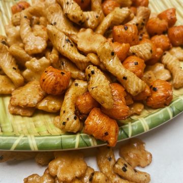 Quality Japanese wholesale customized rice crackers seaweed rice cracker snacks for sale