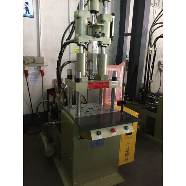 Quality 45T Robot Plastic Vertical Injection Moulding Machine With 45mm Ejector Stroke for sale