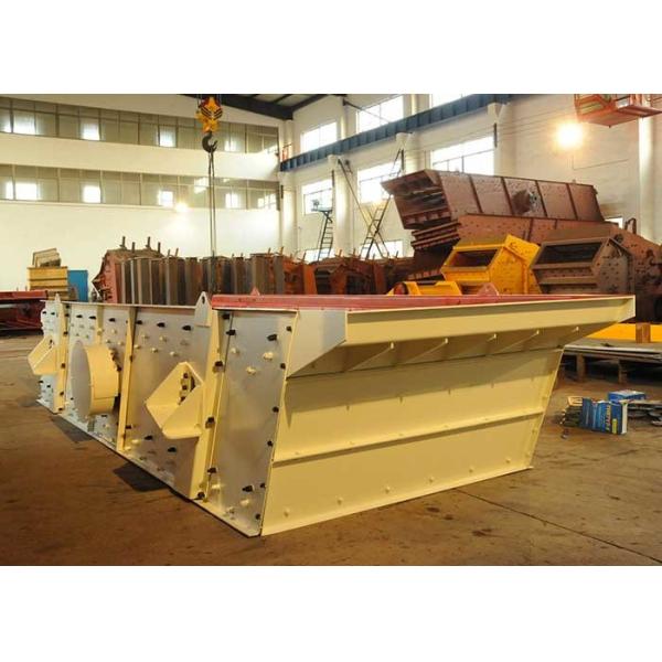 Quality Welding Frame Vibrating Screen Machine 300TPH Self Centering Style NSK SKF for sale