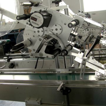 Quality YM210 Full Automatic Bag Pouch Flat Top Surface Labeling Mchine For Box for sale