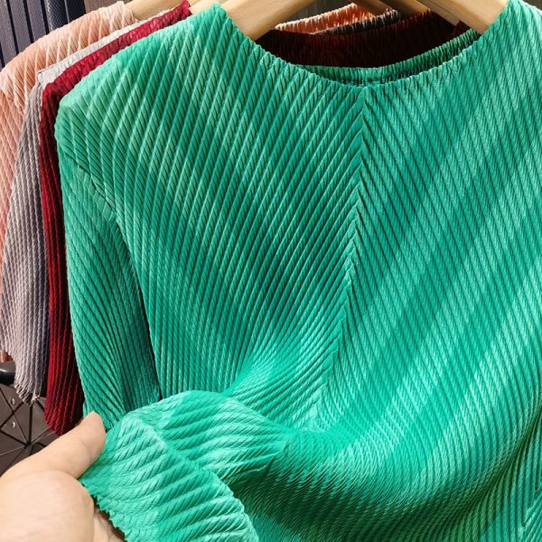 Quality Women's High-End Summer Casual Tops Striped Slim Fit Age-Reducing Neck T-Shirts Short-Sleeved and Loose Fit for sale