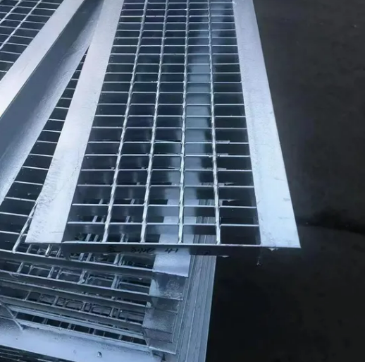 Quality Hot Dip Galvanized Steel Grating with 300 - 1000mm Width and 300 - 6000mm Length for sale