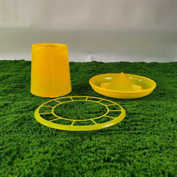 Quality Plastic Poultry Feed Bucket For Poultry Farming 4L 23cm X 29.6cm Capacity for sale