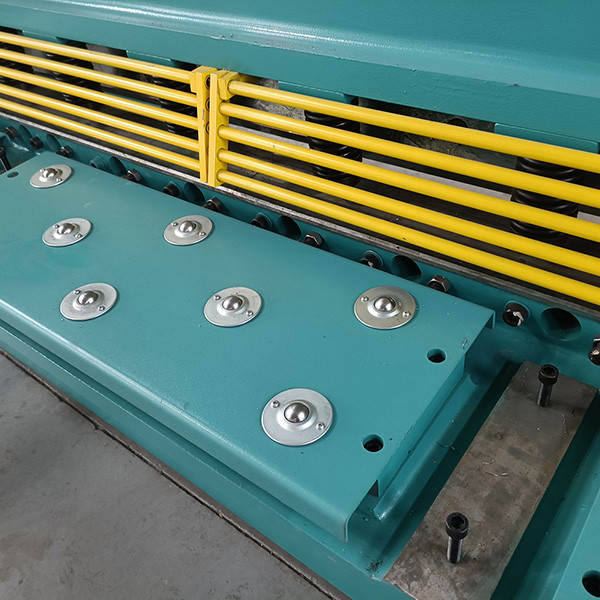 Quality High Standard Safe Reliable Cnc Guillotine Shearing Machine For Machine Building for sale