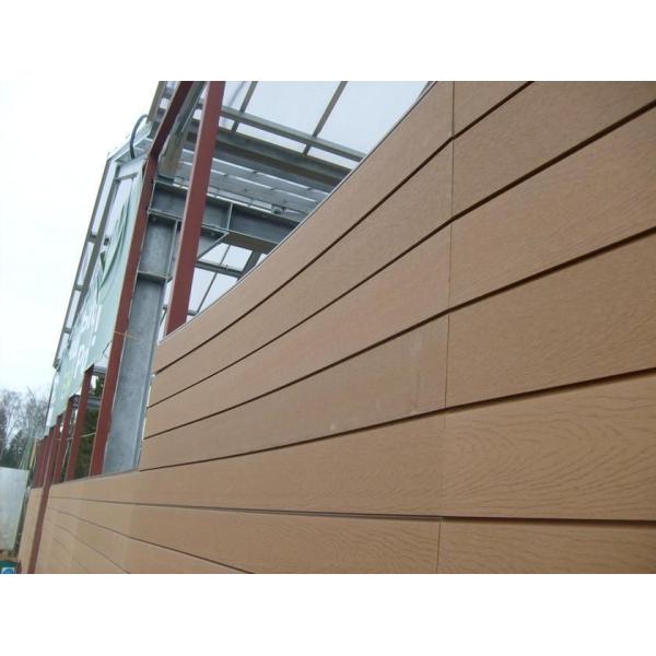 Quality Waterproof Outdoor WPC Decking Fence with Wood Grain Pattern and Brushed Surface for sale