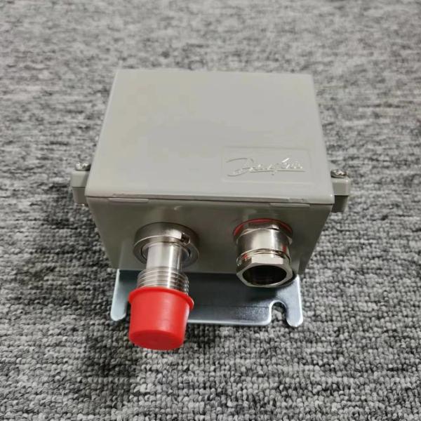 Quality Danfoss Precision Pressure Transmitter EMP 2, 084G2108 084G2109 084G2111 for sale