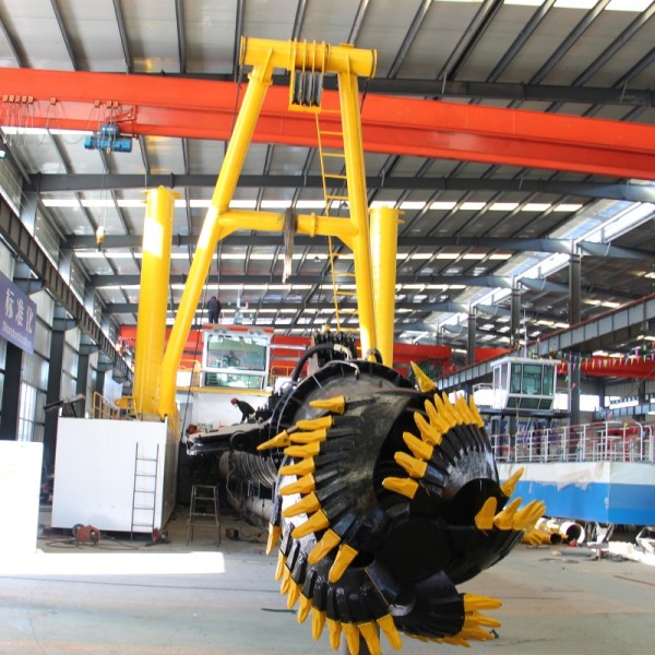Quality 200 ton 2000m delivery distance 22 Inch Cutter Suction Dredger with Cummins engine and 450WN pump for sale