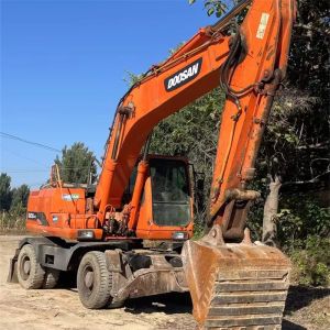 Quality Low price 22 tons used Korean wheel excavator Doosan DX 210W-7 with lower for sale