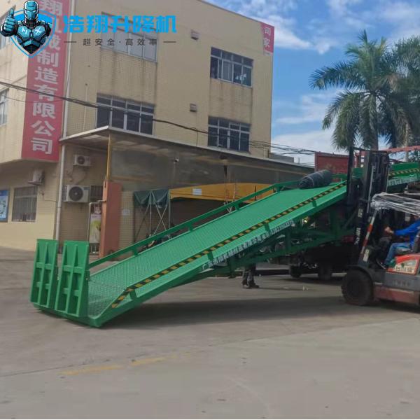 Quality 15 Tons Green Mobile Dock Ramp Warehouse Portable Truck Loading Ramp for sale