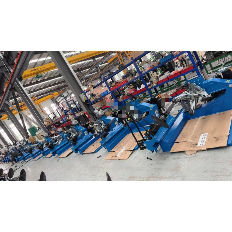 Adjustable low-pressure control handle tire changer machine