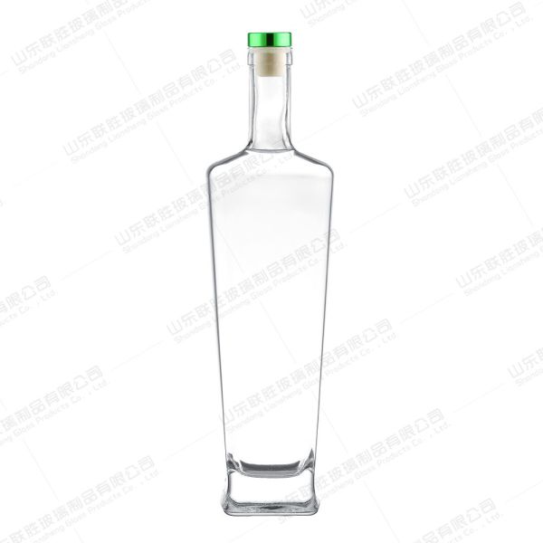 Quality 750ml Square Glass Bottle For Gin Whiskey Wine Vodka Healthy Lead Free Material for sale