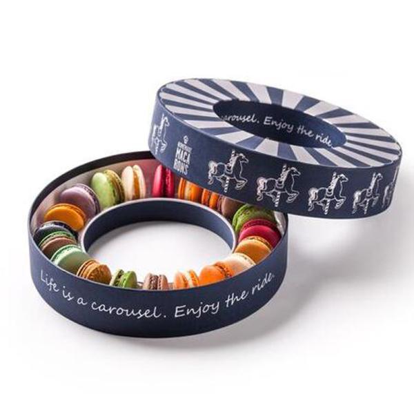 Quality Luxury Paperboard Round Macaron Gift Box With Plastic Tray for sale