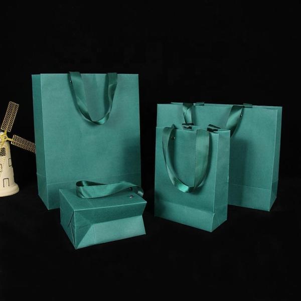 Quality Gift Packaging White Cardboard Paper Bag with Handle Custom Order Accepted for sale