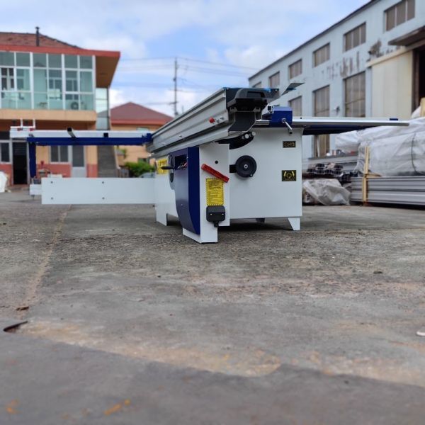 Quality High Accuracy Sliding Table Panel Saw For Woodworking Furniture MJ3200 3250*3150*900mm Size for sale