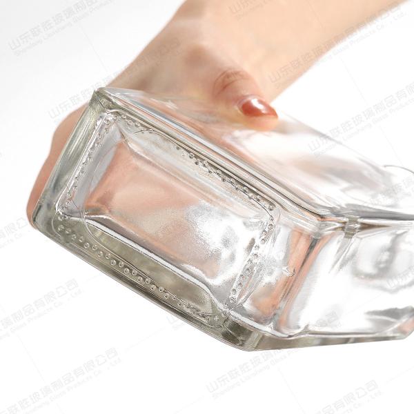 Quality Flat Square Customized Glass Bottle For Gin Whiskey Rum 500ml 750ml 700ml for sale
