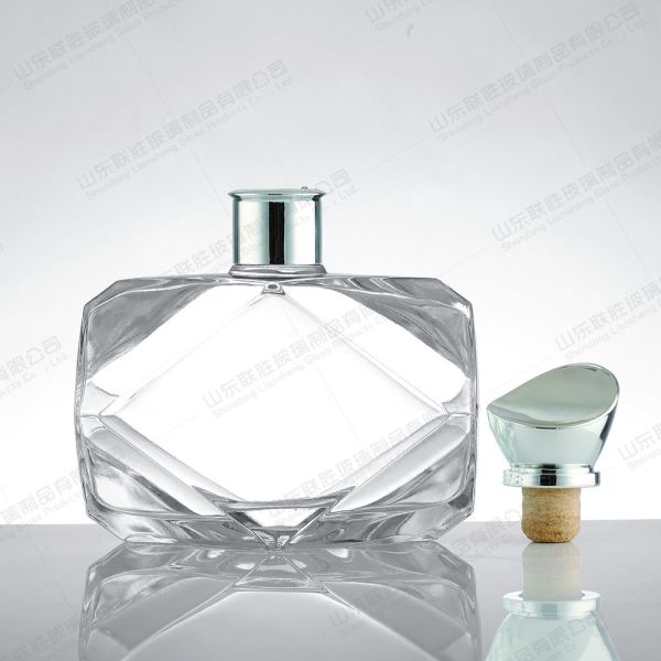 Quality 375ml 500ml Vodka Clear Glass Bottle 250ml tequila bottle for Wine Body Material Glass for sale