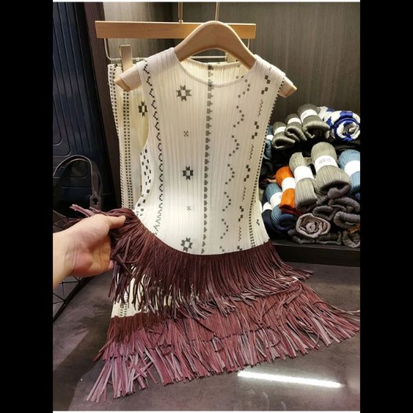 Quality Fashionable Pleated Set for Women with Design Sense, Tassel Contrasting Color Print Sleeveless Top for sale
