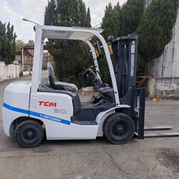 Quality 2012 TCM FD30 Diesel Fork Lift with Routine Fork Length Affordable and Versatile for sale