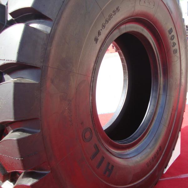 Quality 2400-35 OTR TyresE3 L3 E4 Construction Truck Tires Bias Radial Solid for sale