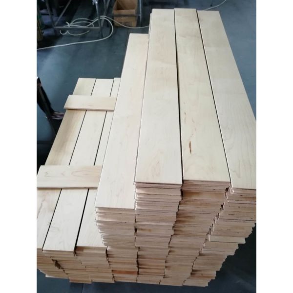 Quality Canadian Maple Multi-layers Engineered Wood Flooring with 300-2200MM Length and for sale