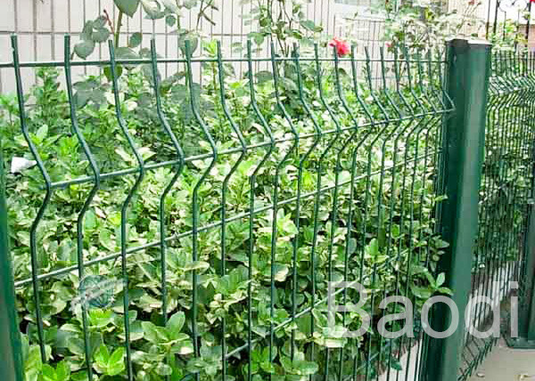 Quality Green Vinyl Coated Wire Mesh Fence Boundary With Metal Post Simple Structure for sale