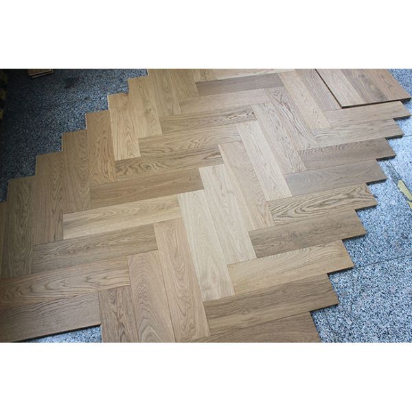 Quality Prime Oak Herringbone Parquet Flooring Smoked Customized Color for sale