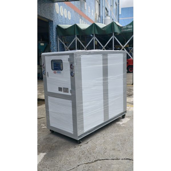 Quality Versatile Single Cooling Or Heating Air Cooled Water Chiller with 25-50-75-100% Compressor Control for sale