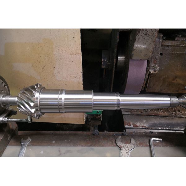 Quality High-Precision Right Hand Spiral Bevel Gear Shaft 6.5 Module 503mm Length for sale