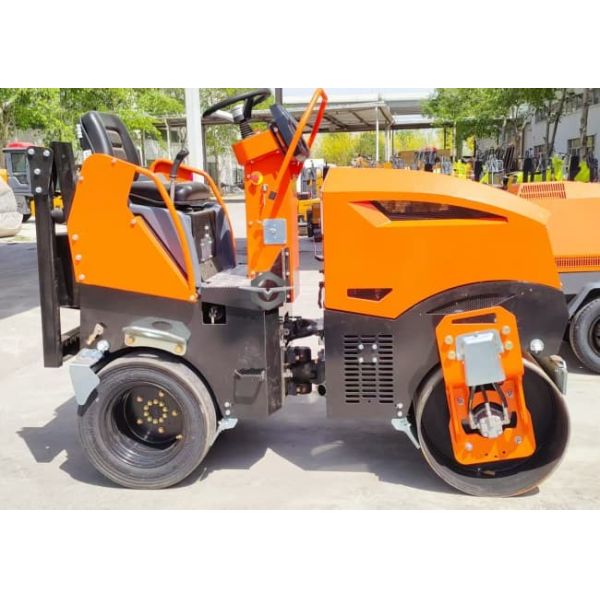 Quality 2.5 tons Road Construction Roller ST2500D Front Drum with Rear 4 Tyres for sale