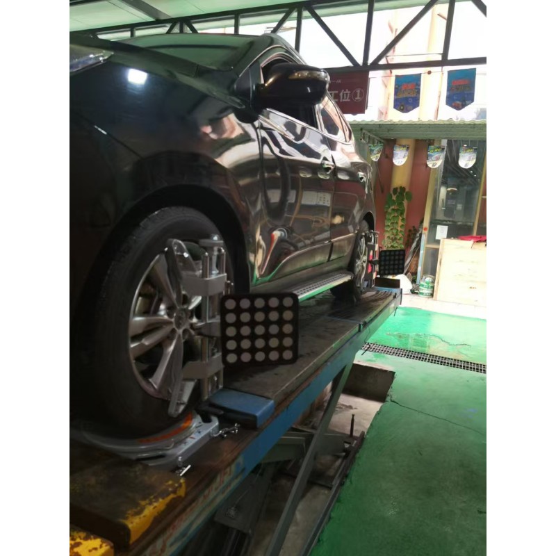 X6 High Speed 3D Wheel Alignment Equipment in workshop setting