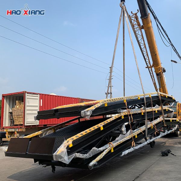 Quality Customized Portable Loading Docks Hydraulic Dock Ramp For Forklift for sale