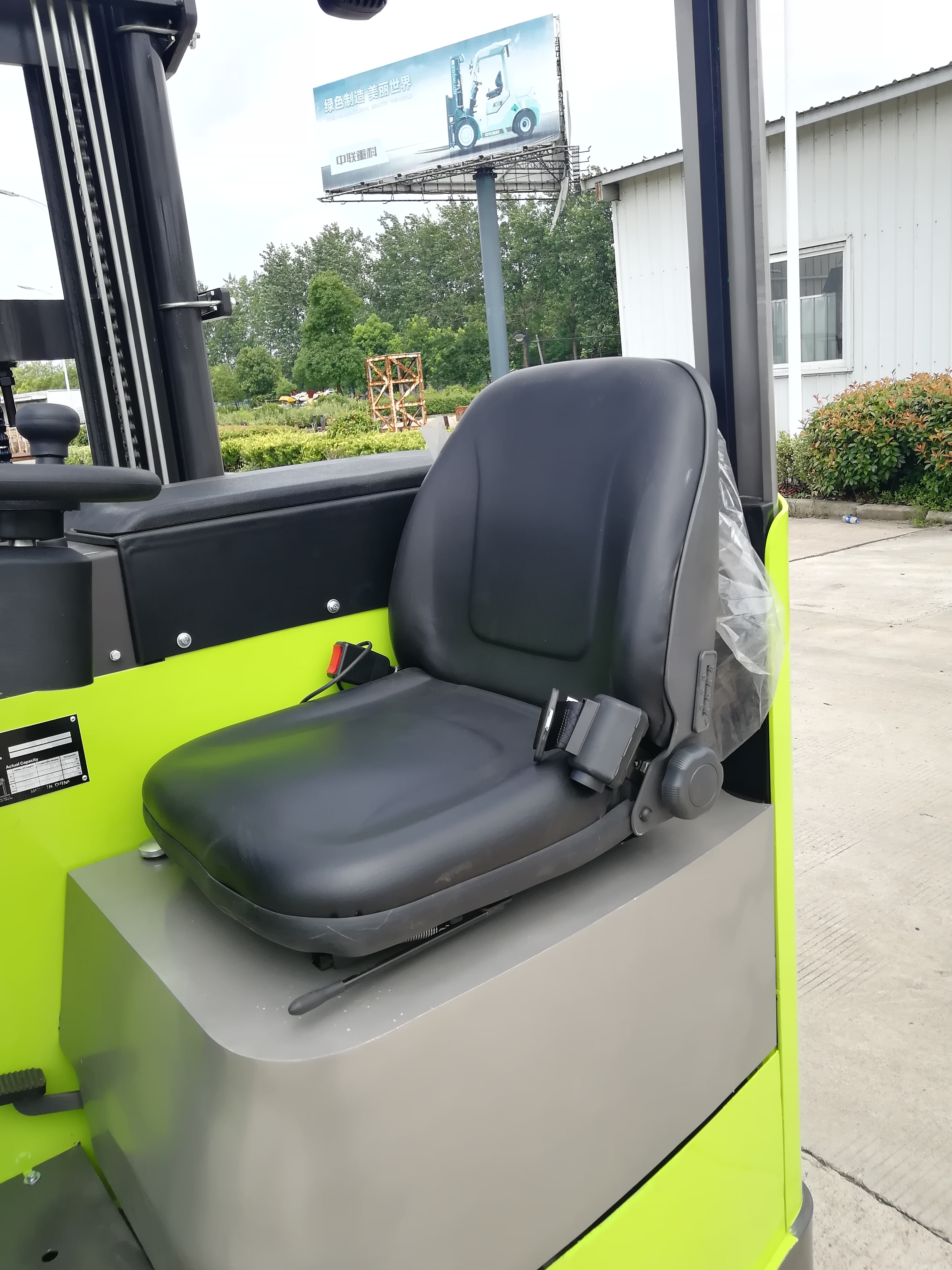 DB15 1.5T 2T 2.5T 24V Fully Electric Pallet Stacker Forklift Easy to Operate 