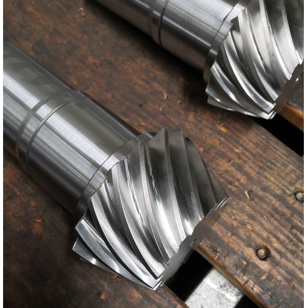 Quality High-Precision Right Hand Spiral Bevel Gear Shaft 6.5 Module 503mm Length for sale