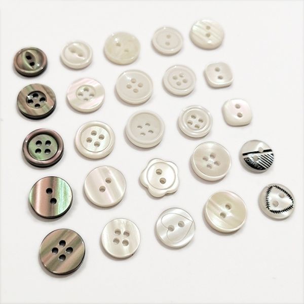 Quality Factory Direct Selling 4 Holes Round Plastic Buttons Custom Engraved Logo Resin Button For Clothes Sweater for sale