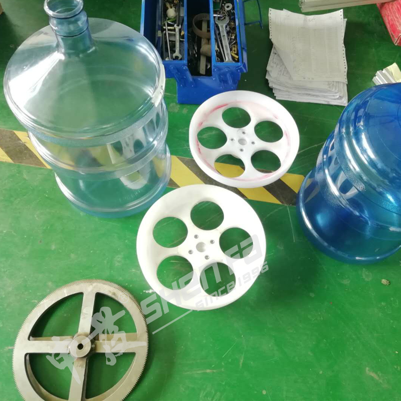Fixture for water gallon bucket