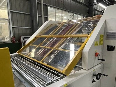 Intelligent Fully Automatic Carton Board Flute Laminating Machine with CE Shield Zgfm1500