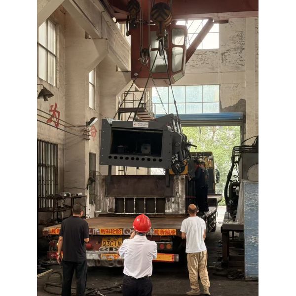 Quality Heavy Duty Gantry Scrap Metal Shear 4000kN With 6000×1400×700mm Press Box And PLC Auto Control for sale